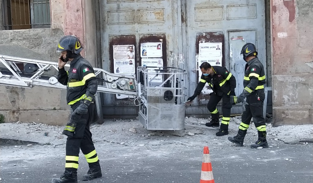 Milazzo. Ai Molini Lo Presti piovono calcinacci per strada. Intervento ...